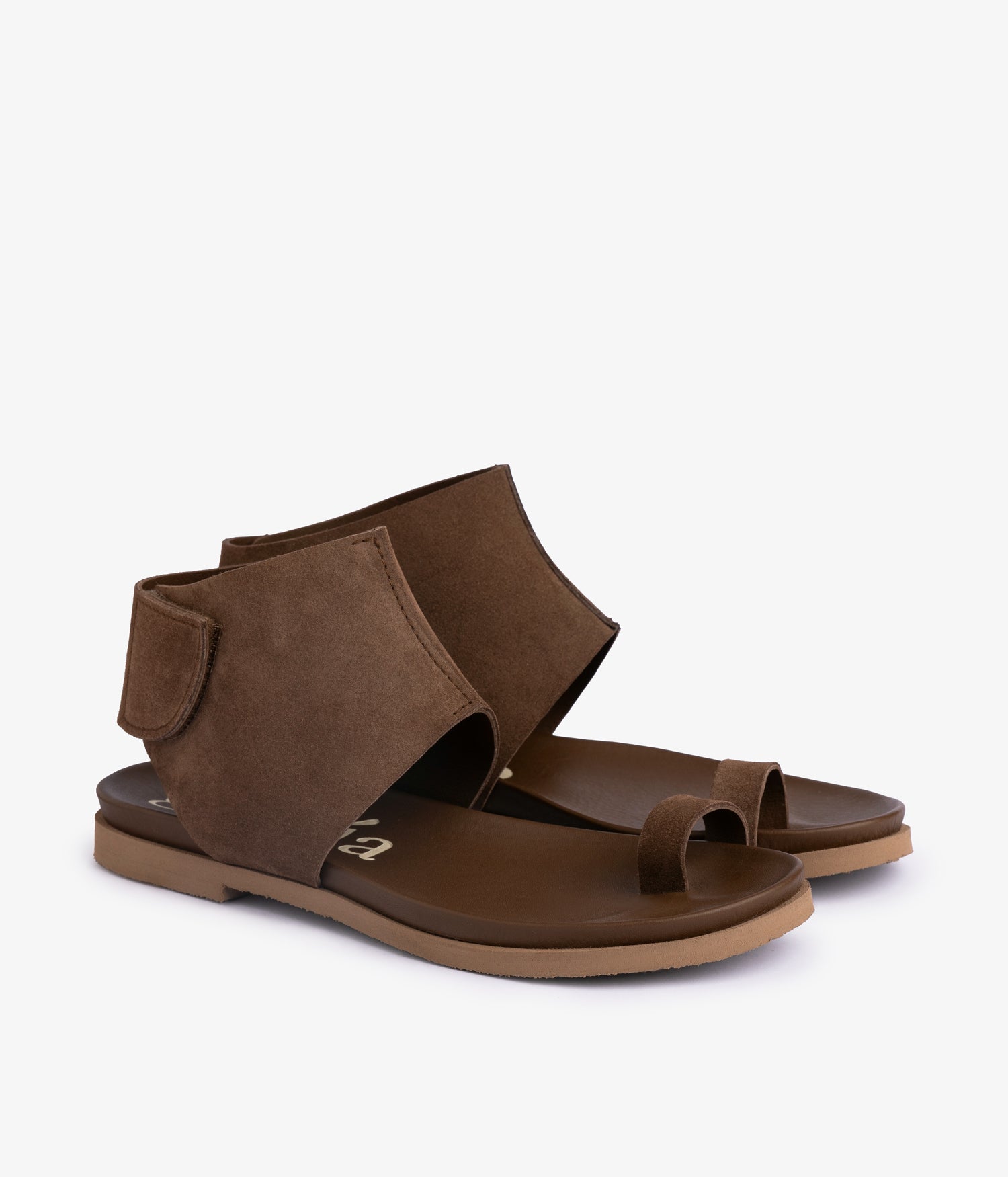 Flat gladiator sandal in brown leather | Vania | Spring Summer 26 ...